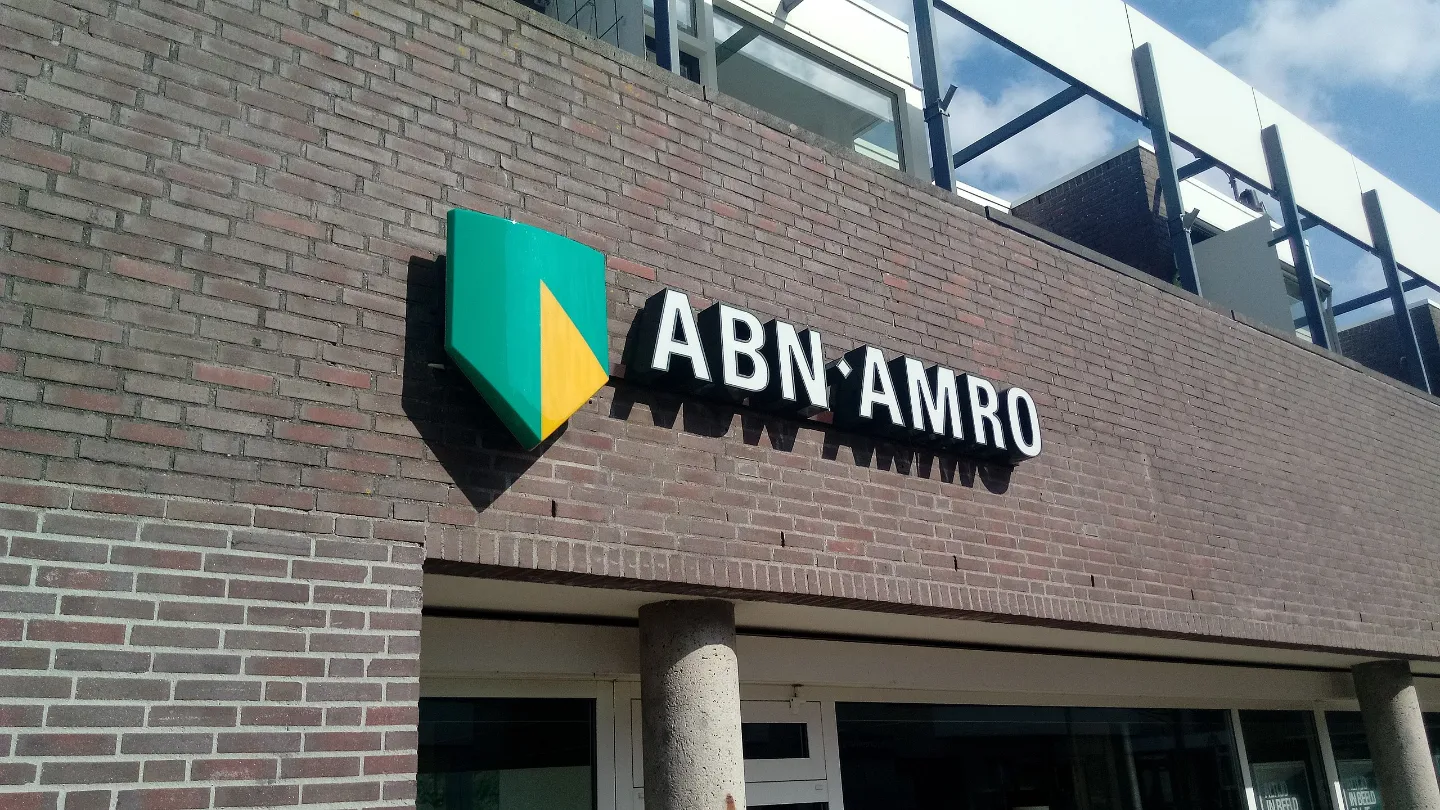 ABN AMRO reports 27% decrease in Q4 2024 net profit to €397m